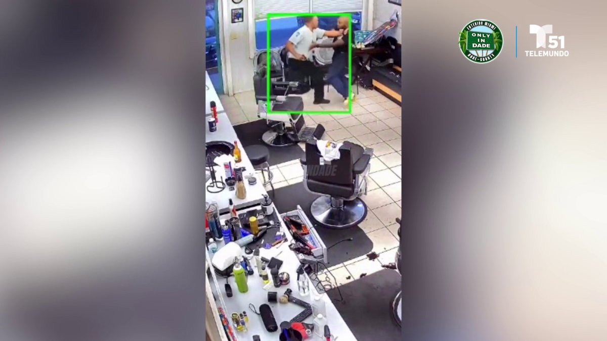 Video muestra a cliente amenazando a barbero con un arma en Miami-Dade ...