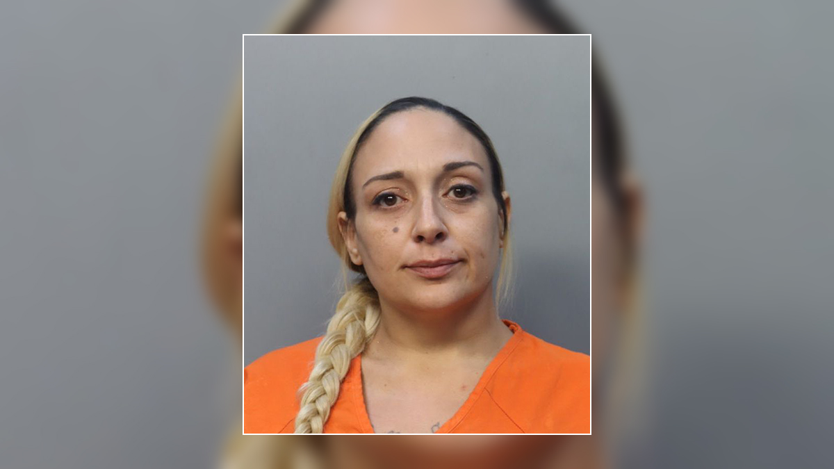 Louis Vuitton, Valentino, Versace y Rolex: Policía acusa a mujer de ...