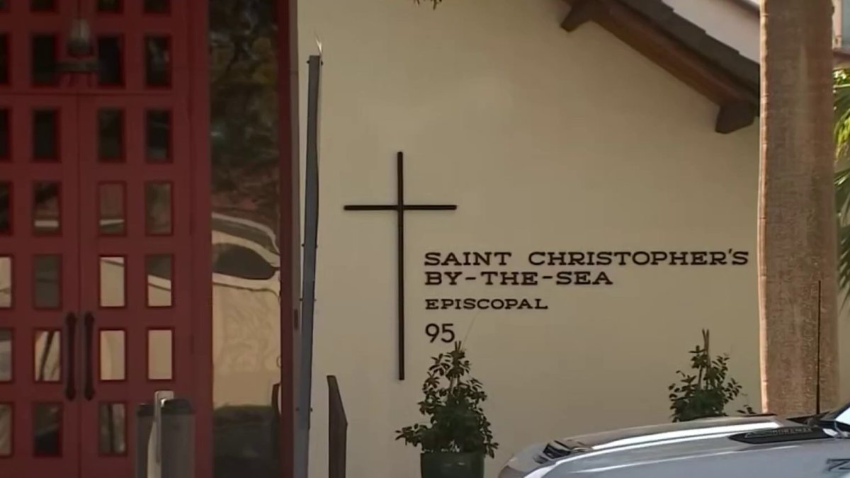 Hombre acusado de robar $400,000 de iglesia episcopal en Key Biscayne ...