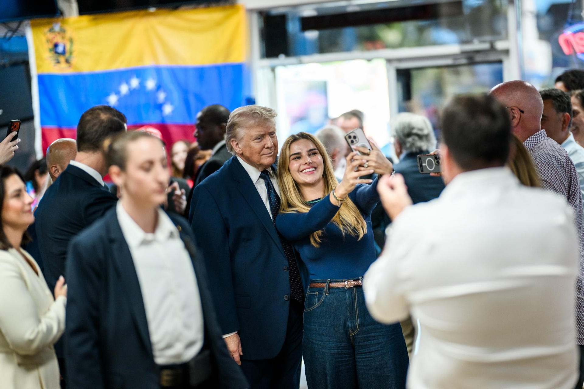 Trump visita El Arepazo, un icónico restaurante venezolano en la ciudad ...