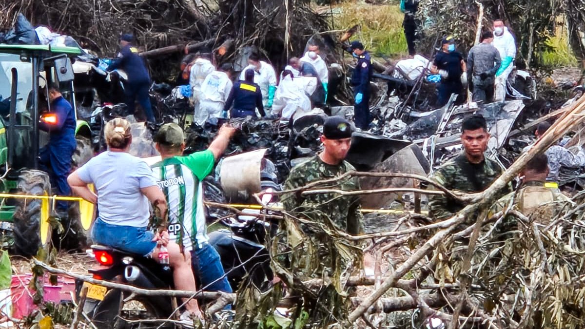 Avión militar se estrella en Colombia, hay decenas de muertos ...