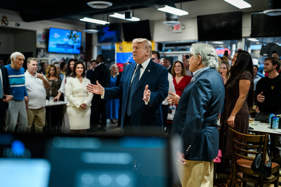 Trump visita El Arepazo, un icónico restaurante venezolano en la ciudad ...