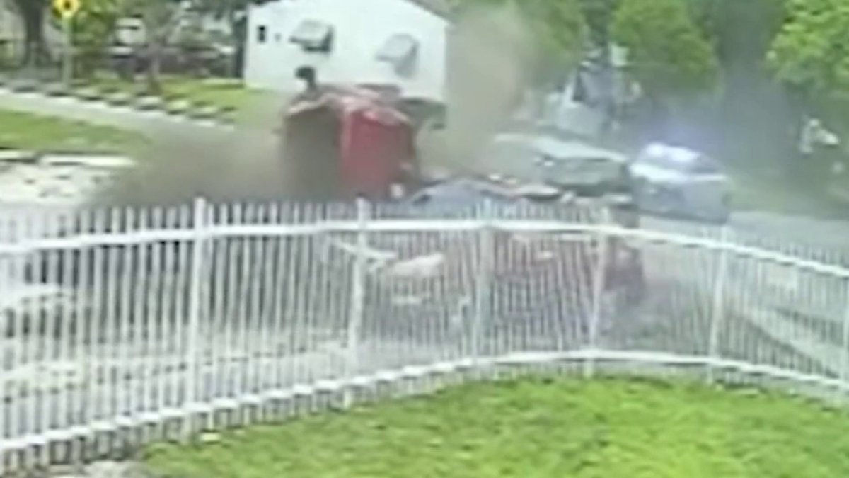 Video capta aparatoso volcamiento tras persecución policial en Miami ...