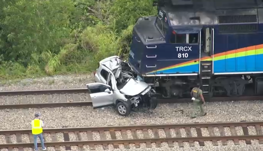 Choque con tren de Tri-Rail en Oakland Park deja un muerto – Telemundo ...