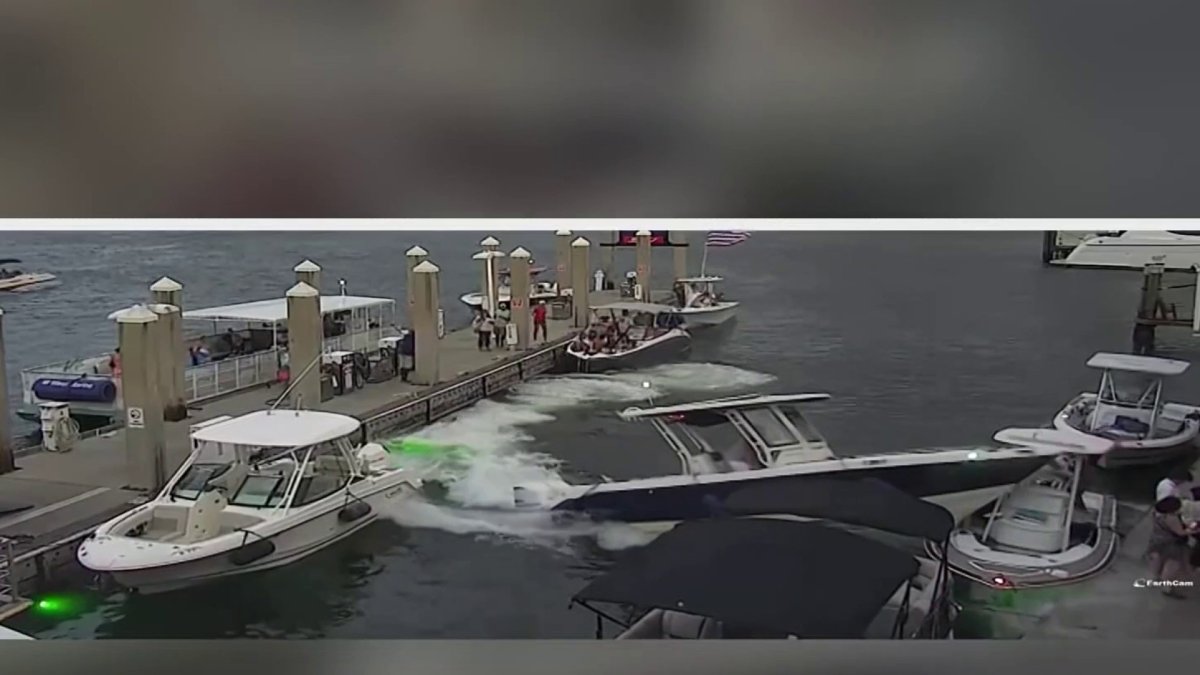 Video muestra bote que choca y sube a un muelle en Fort Lauderdale ...