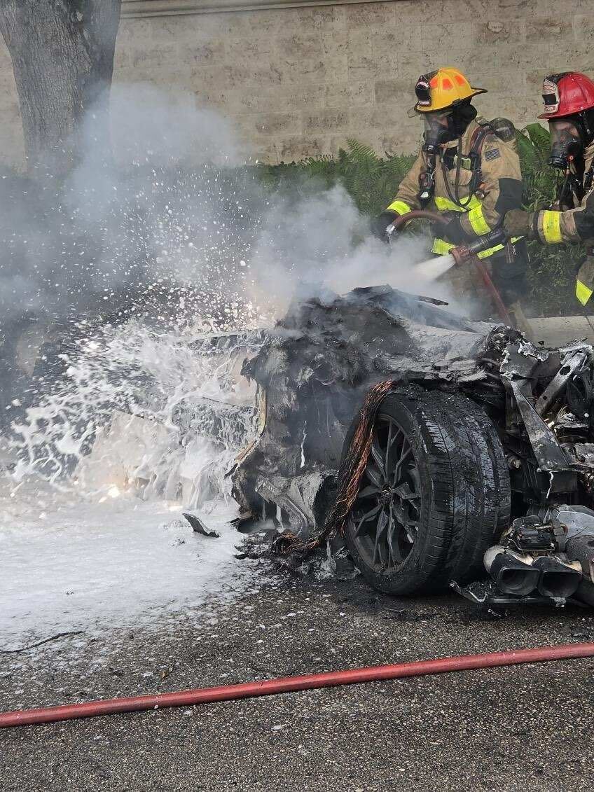 2 hurt as car bursts into flames after hitting tree in Fort Lauderdale ...